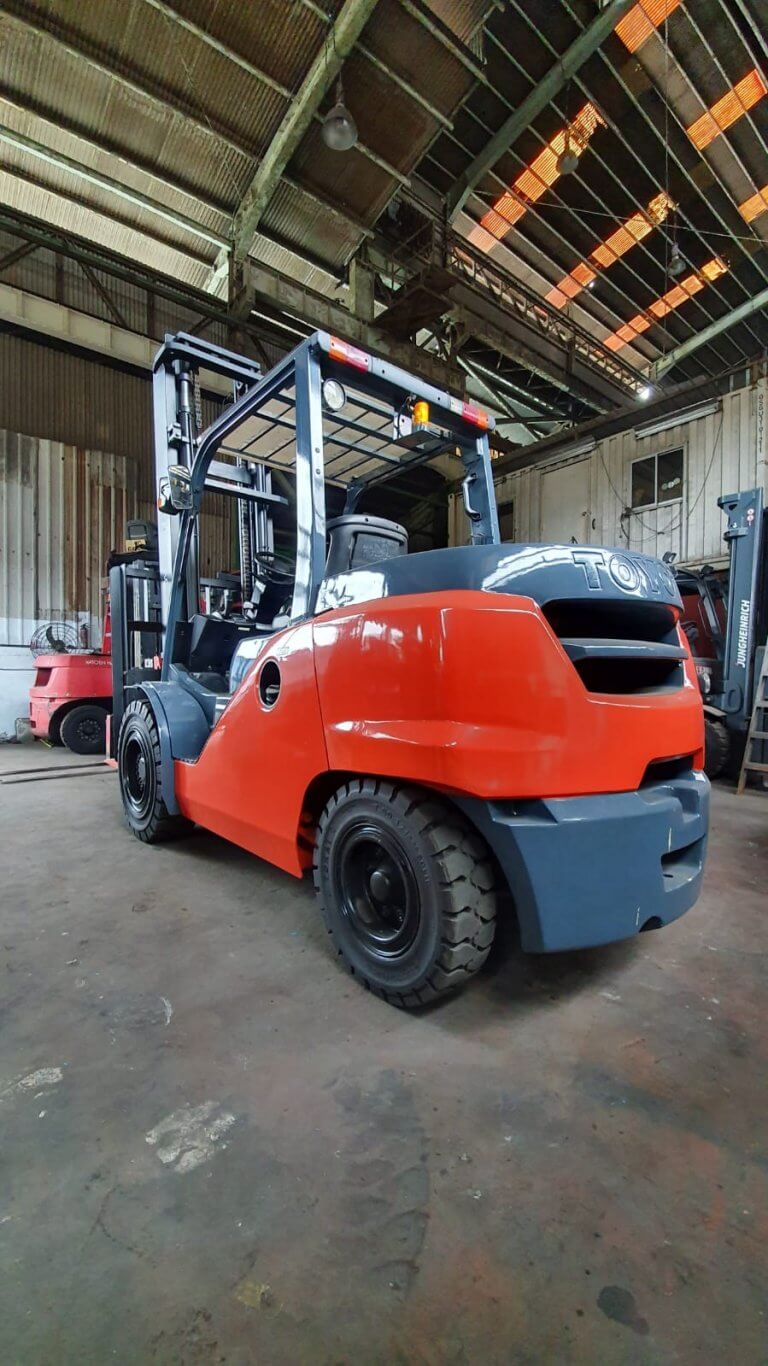 Toyota 5 ton diesel forklift - Advance MHE Services Pte Ltd